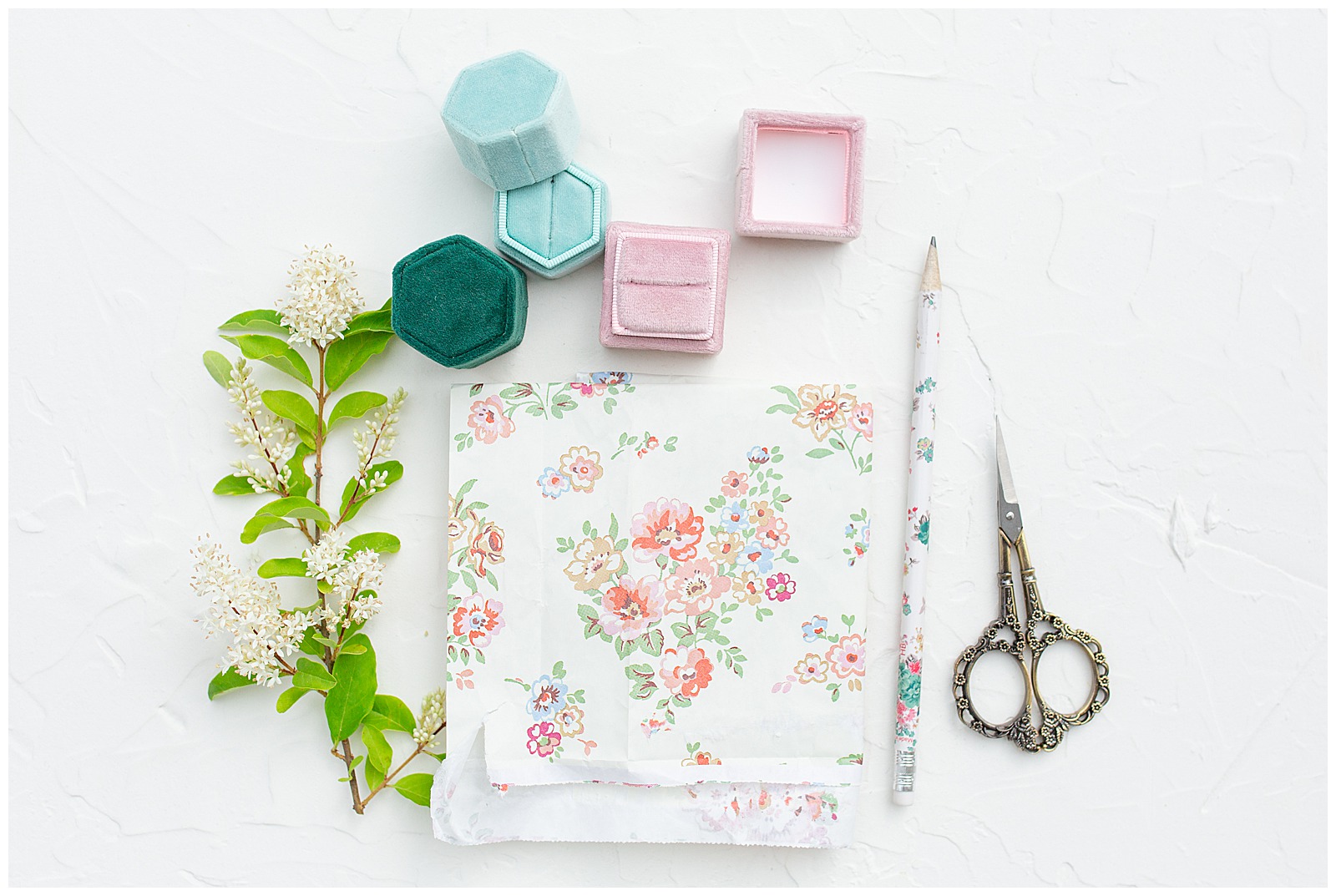 How to customize a velvet ring box - Sthefanie Carriker Photography